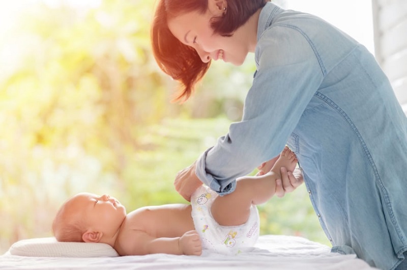 Tã dán sơ sinh Huggies Size S 80 +2 miếng cho trẻ 4-8kg | Tạp Hóa Tâm Nở